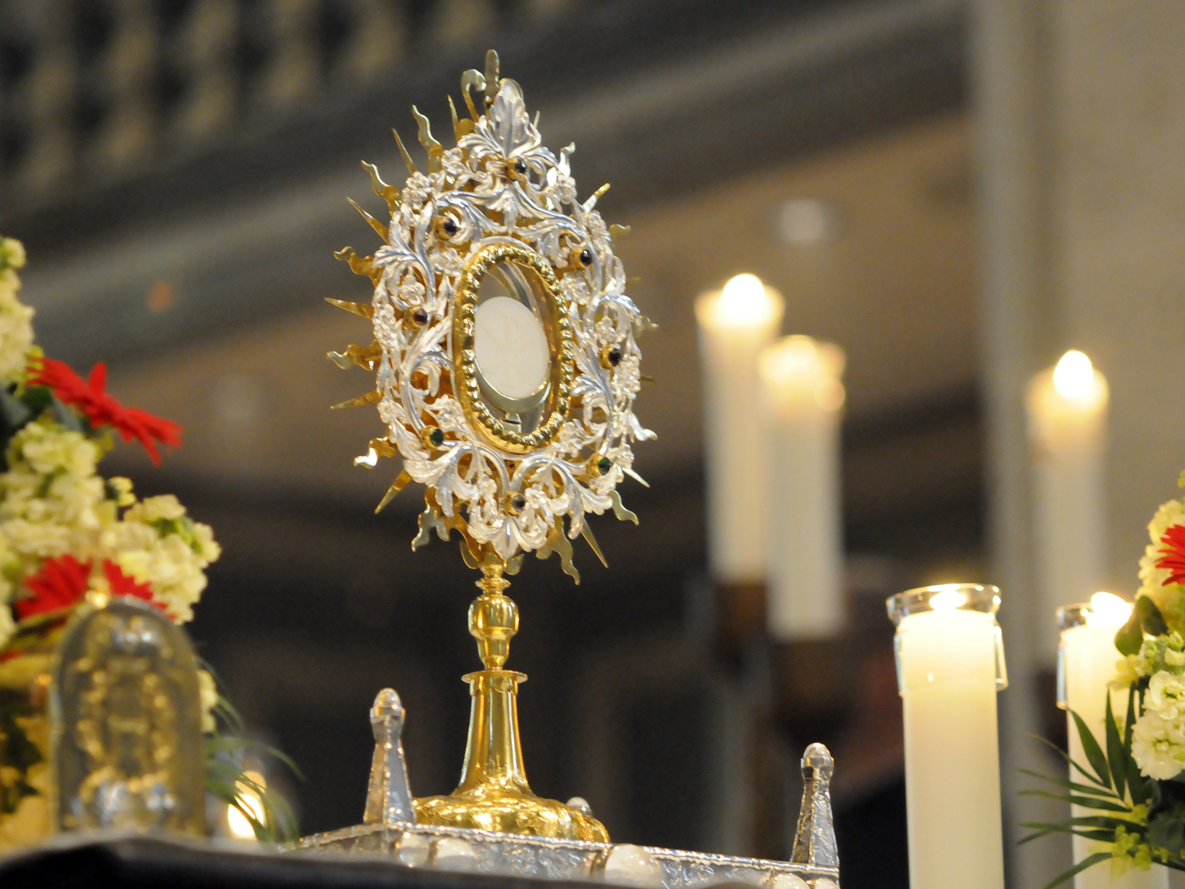 KIRCHLICHE FESTE IM JAHRESKREIS: FRONLEICHNAM